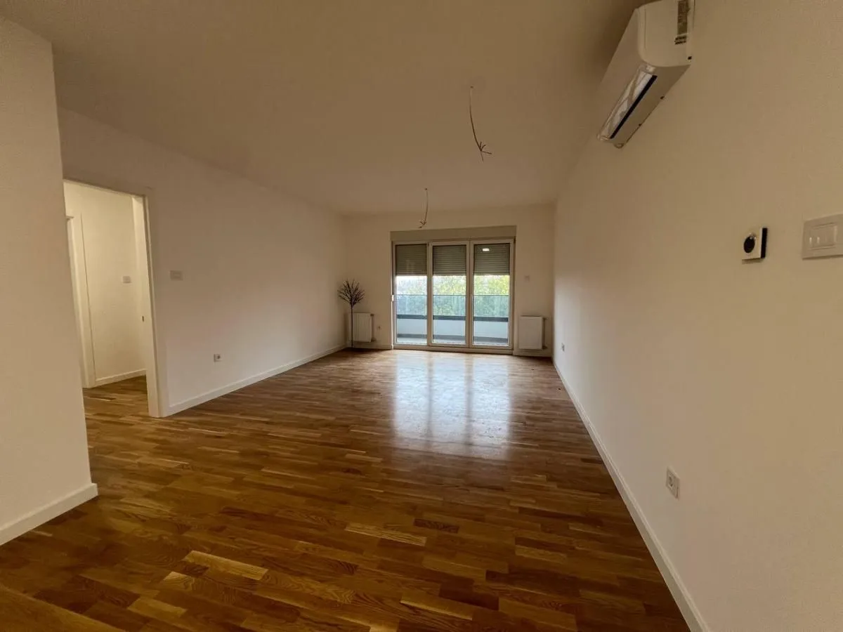 Izdavanje, poslovni prostor, 92m², Vidovdansko naselje, Novi Sad Sve Podlokacije