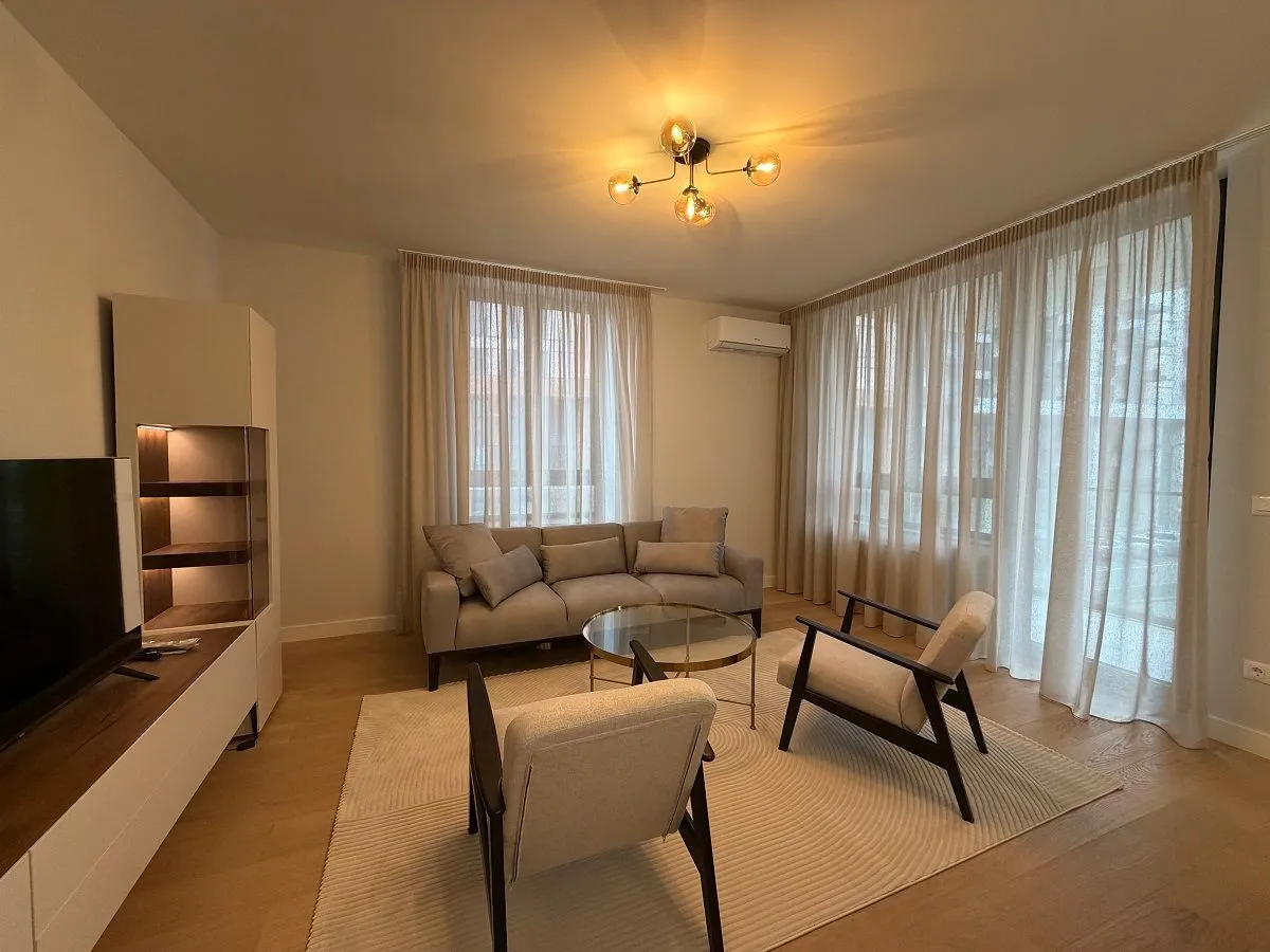 Izdavanje, trosoban stan, 82m², Beograd Na Vodi, Beograd