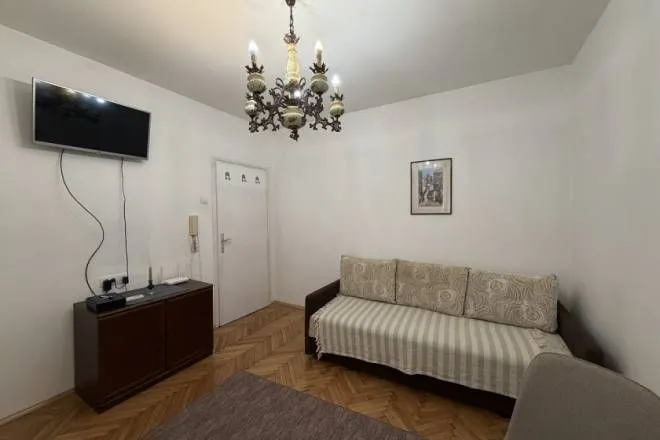 Izdavanje, jednosoban stan, 20m², Savski Venac, Beograd