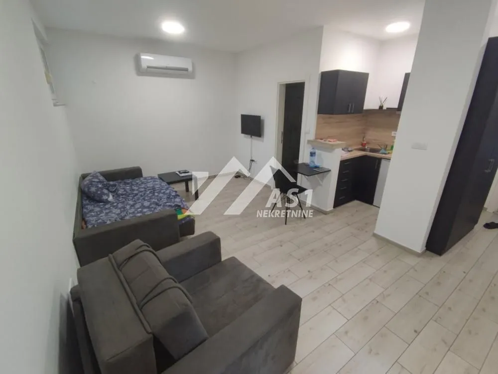Izdavanje, stan, 32m², Centar, Novi Sad