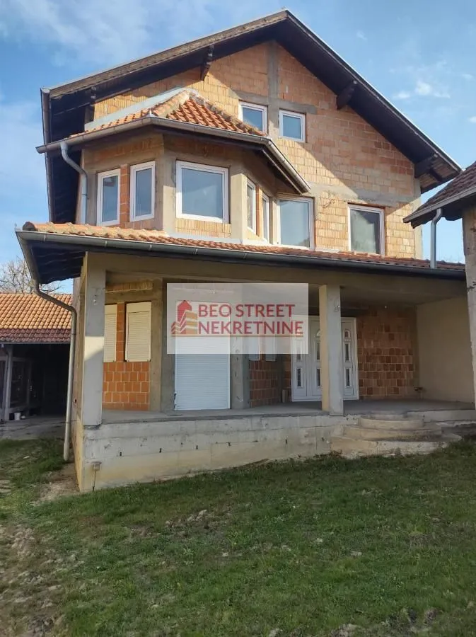 Prodaja, kuća, 330m², Petrovac na Mlavi, Srbija