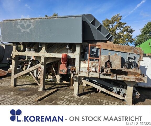 Kleemann bunker sa vibracionim padobranom
Kleemann hopper with vibrating chute