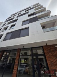 ATRAKTIVAN LOKAL NA ODLIČNOJ POZICIJI SA PARKINZIMA