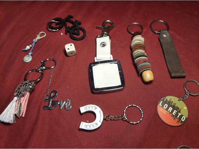 LOT UNIK PRIVEZAKA MASIV BELI DRVO-KOŽA RETRO 25DIN!