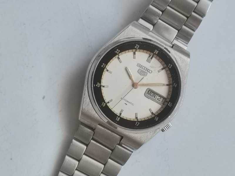 SEIKO 5 AUTOMATIK