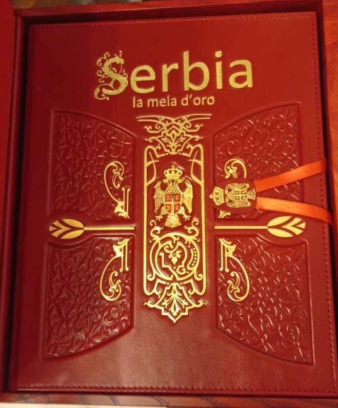 Serbia, la mela d oro
(in pelle)