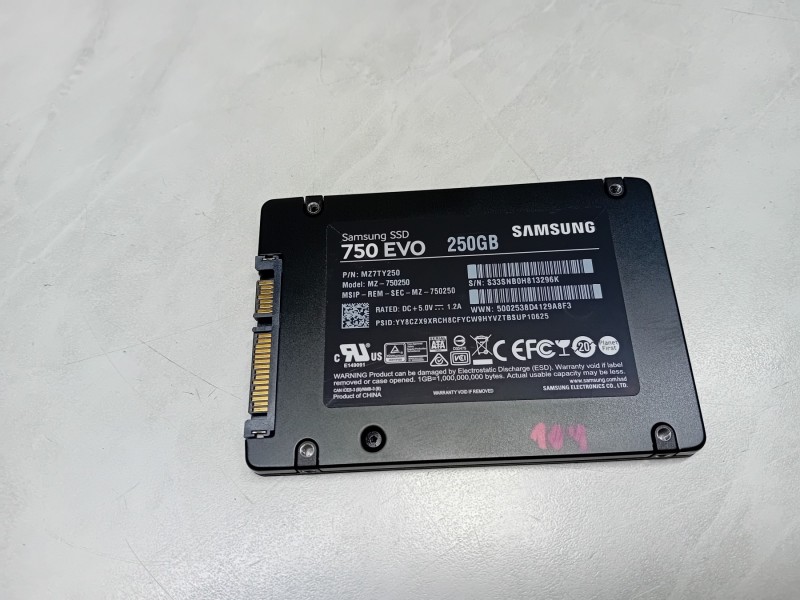 ssd 250gb sata III ispravan Samsung 750 evo win 10