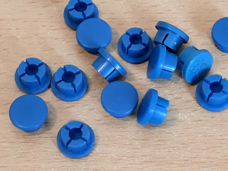 Plasticni cepovi plave boje 10mm -20 komada