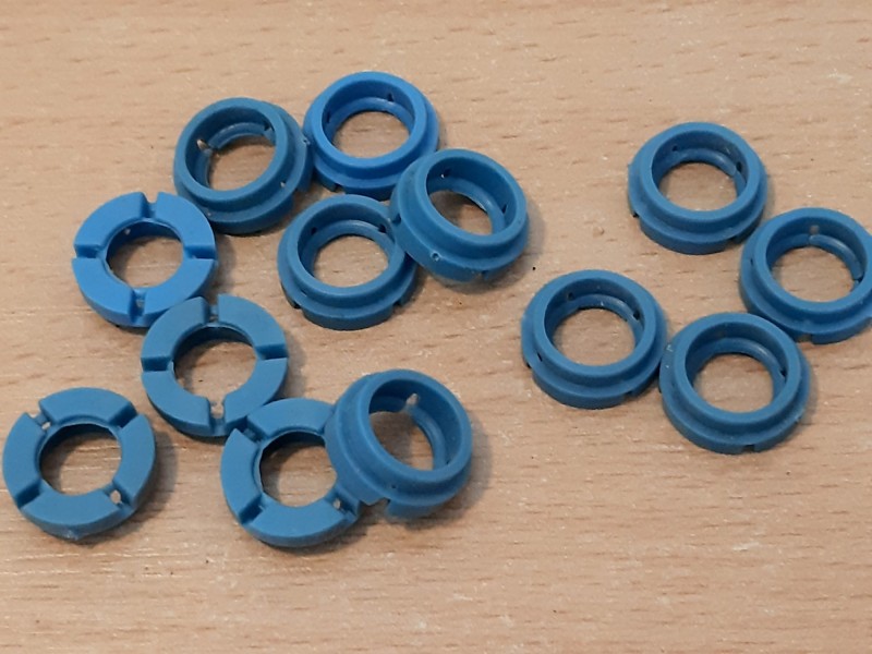 Plasticni umetci sa rupom 10mm -10 komada