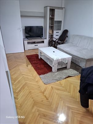 Izdaje se odličan stan na Bulevaru Nemanjića, 30m2