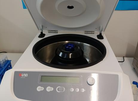 Centrifuga DLAB DM0636