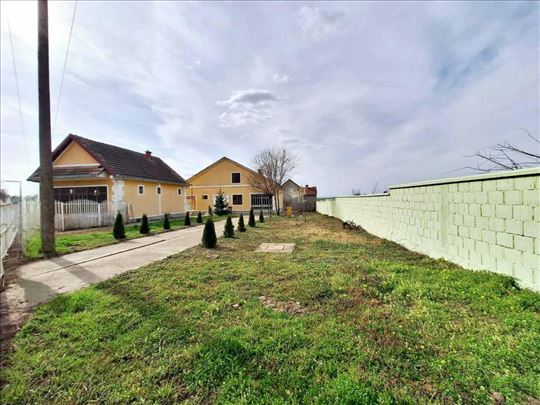 Belegiš, 412m2, plac 17.90 ari, odlična investicij