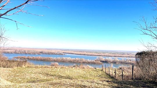 Stari Slankamen parcela sa fantastičnim pogledom
