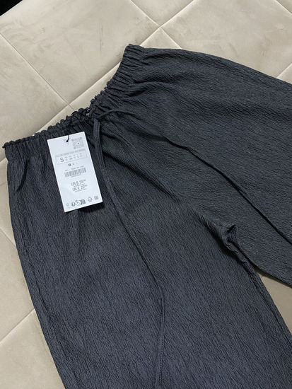Zara pantalone Nove sa etiketom