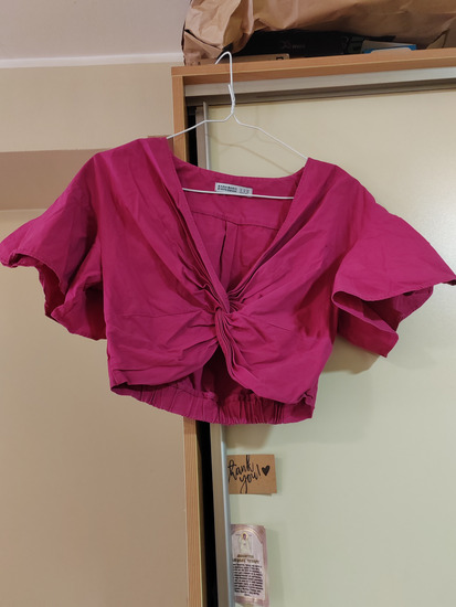 ZARA tamno roze crop top
