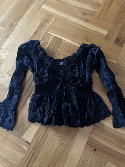 Bershka bluza sa puff rukavima