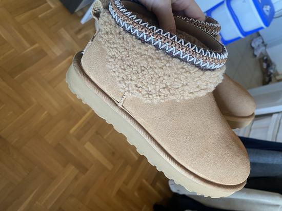 ❤️     UGG u ekstra stanju kao nove