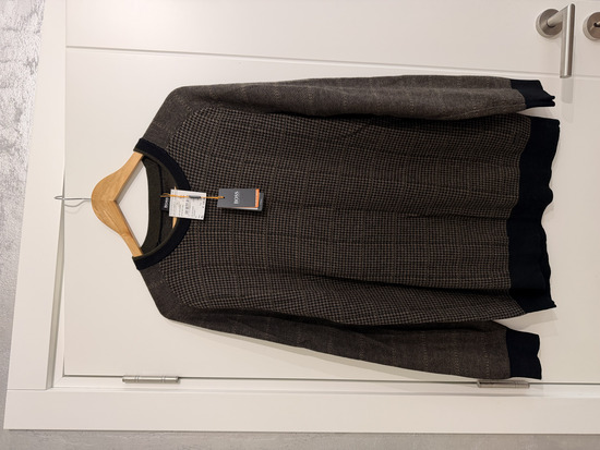 Hugo Boss džemper nov (L,XL,XXL)