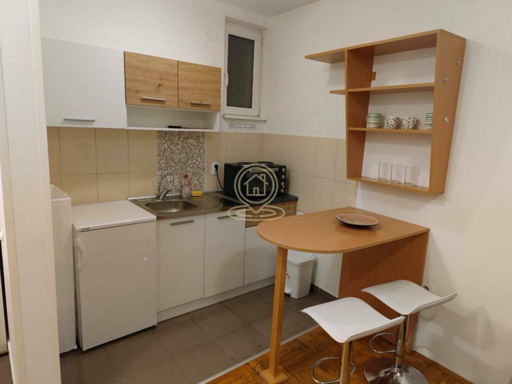 Garsonjera, Novi Sad | Izdavanje · 28m² · 350€