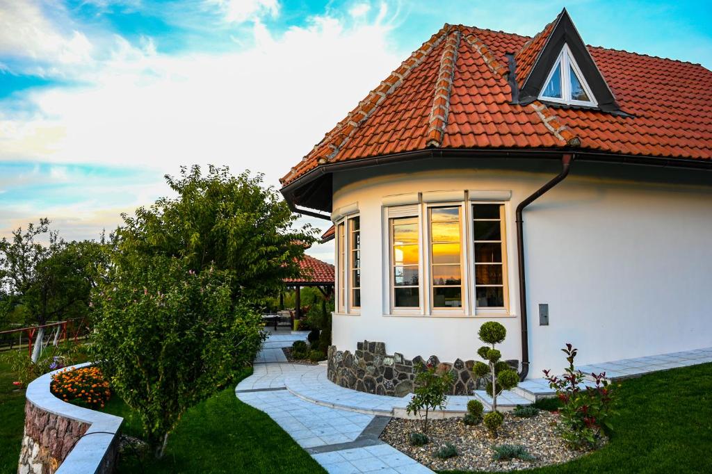 Villa Mira