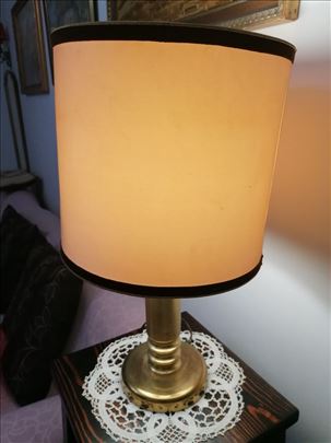 Prodajem ispravnu vintage lampu sa slike