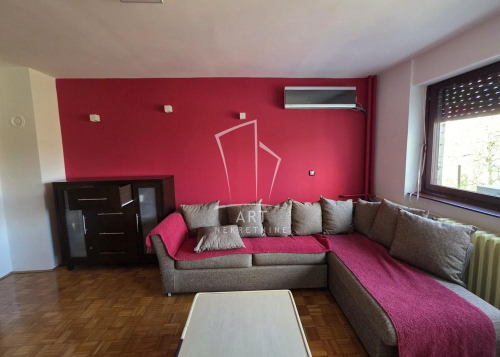 Skojevsko naselje, svetao, pet friendly stan sa pogledom na Košutnjak ID#14670
600 €