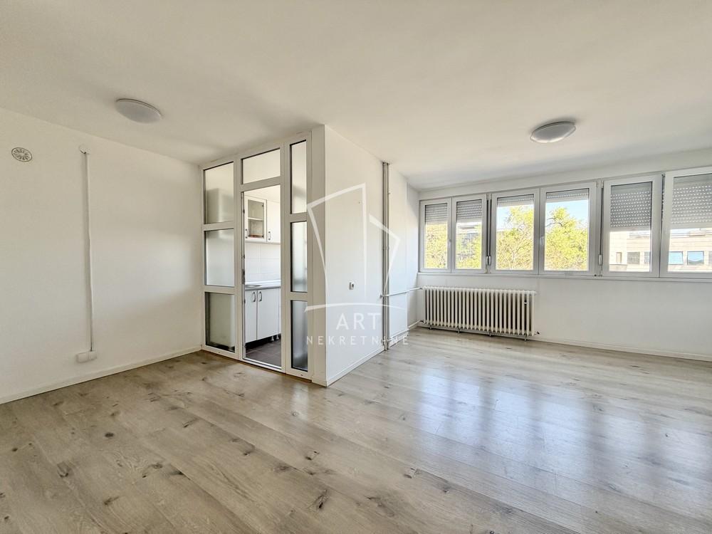Šest kaplara , 3.0 stan, mereno 82 m2 ID#14677
700 €