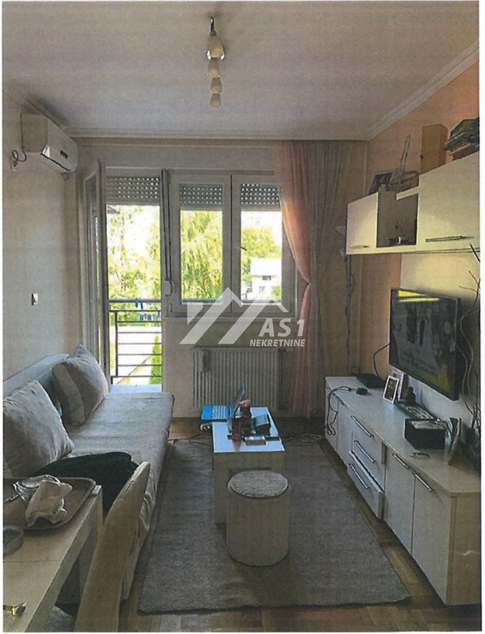 Izdajem lep renoviran dvosoban stan na Grbavici !!! ID#6315
400 €