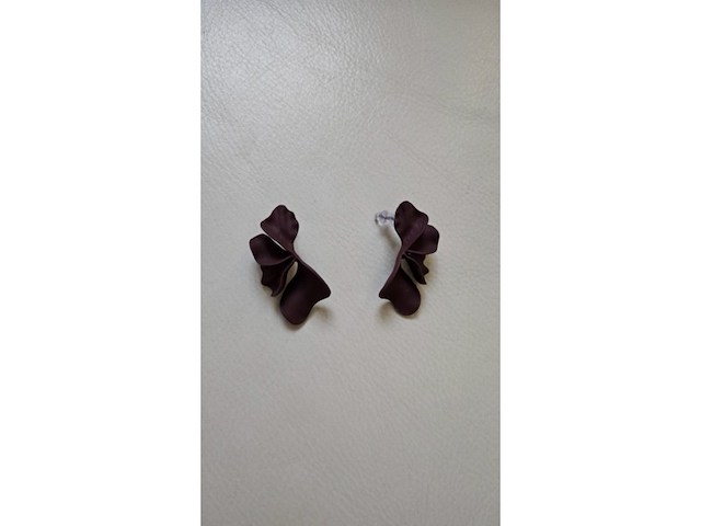 Atraktivne Flower Petal stud minđuše, novo