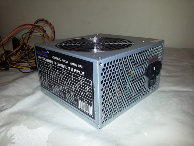 LC POWER 600 W