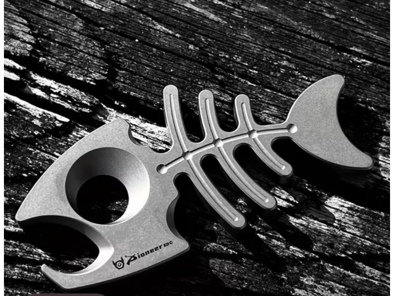 Privezak Skelet riba