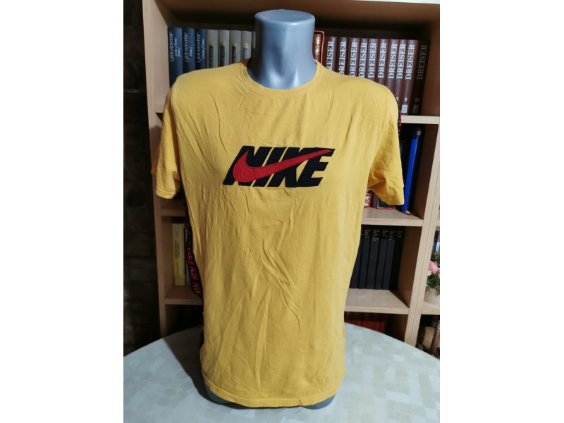 51. Nike TEGLJIVA PAMUCNA MAJICA Vel. M,L.