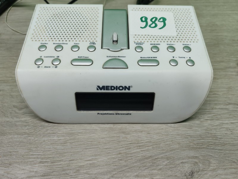 Medion radio sat sa projektorom 989