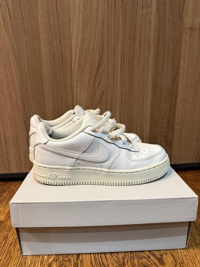 NIKE AIR FORCE BELE 23,5cm