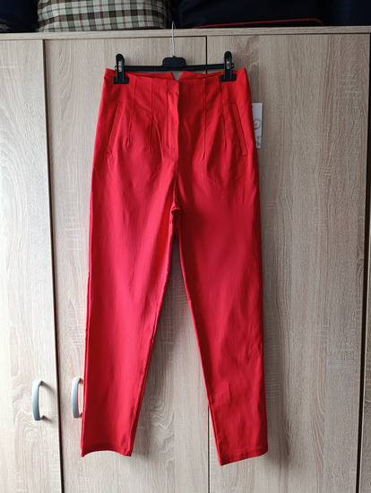 Crvene pantalone