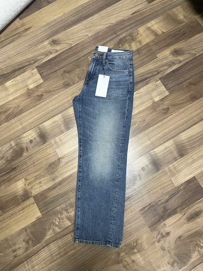 Zara pantalone sa etiketom