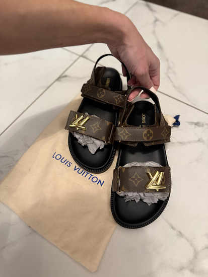 Preslatke Louis Vuitton sandale