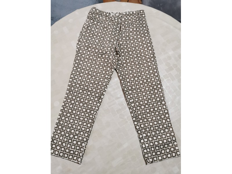 75. MaxMara IZVANREDNE VRH PANTALONE vel S,M