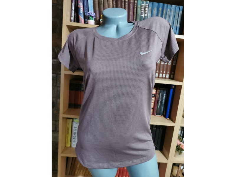 15. NIKE VRHUNSKA MAJICA vel S