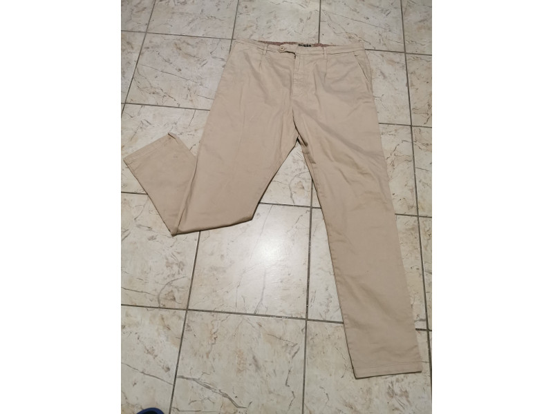 7. GUESS TEGLJIVE VRHH PANTALONE vel 36