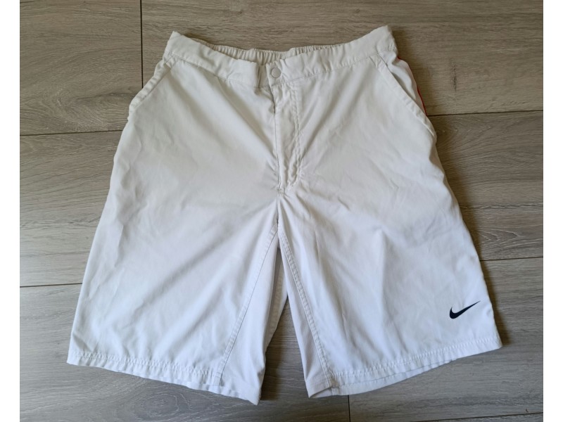 Kao nov NIKE Dri Fit sportski sorc - L