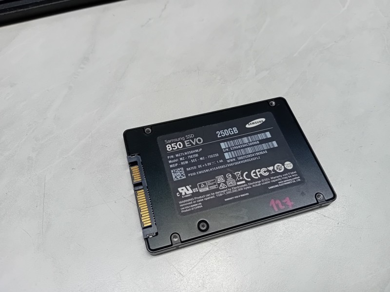 ssd 250gb sata III ispravan Samsung evo 850 win 10