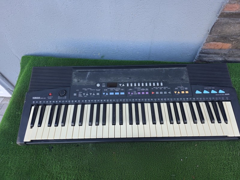 Yamaha PSR-310 električna klavijatura, donesena iz Nema