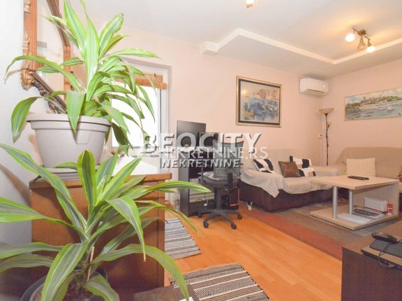 Zemun, Gornji grad, Ugrinovačka, 3.5, 86m2, 238000EUR