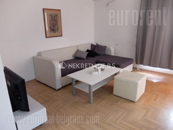 #44901, Izdavanje, Stan, NEIMAR, 600 EUR