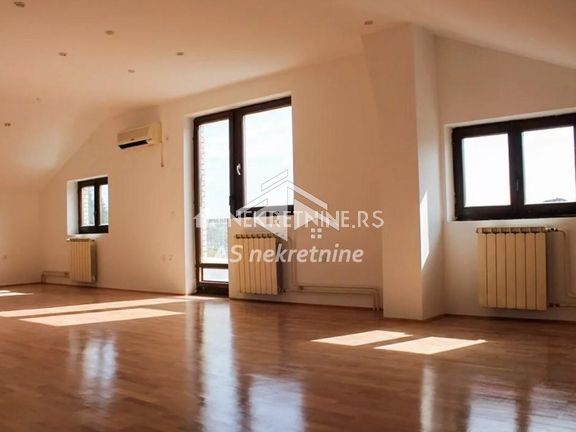 Voždovac, Voždovačka crkva, 3.0 stan, 81m2, 750 EUR