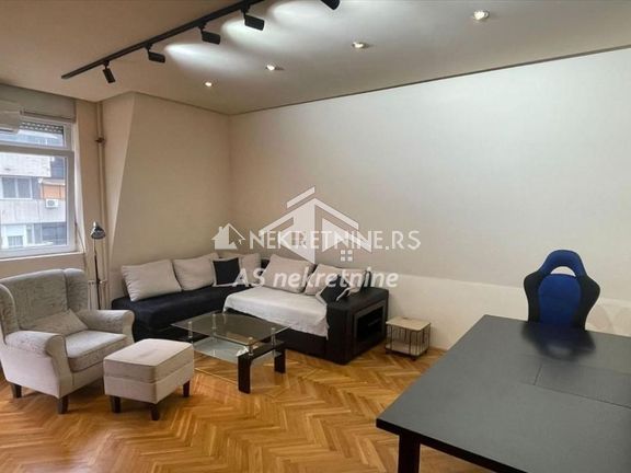 Novi Beograd, Blok 21, Šest kaplara, 2.0 stan, 53m2, 750 EUR