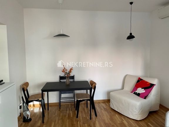 Zvezdara, Koste Taušanovića, garsonjera 27 m², poslovni prostor, 500 eur
