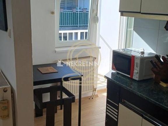 GARSONJERA 39m2 IZDAVANJE STANOVA NOVI SAD, PET FRIENDLY, TERASA, ODMAH USELJIVA, ODLIČNA LOKACIJA, Svetozara Ćorovića
