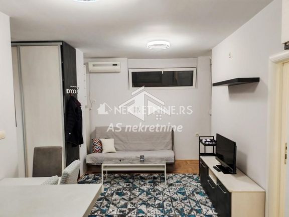 Voždovac, Voždovačka crkva, 1.5 stan, 35m2, 550 EUR
